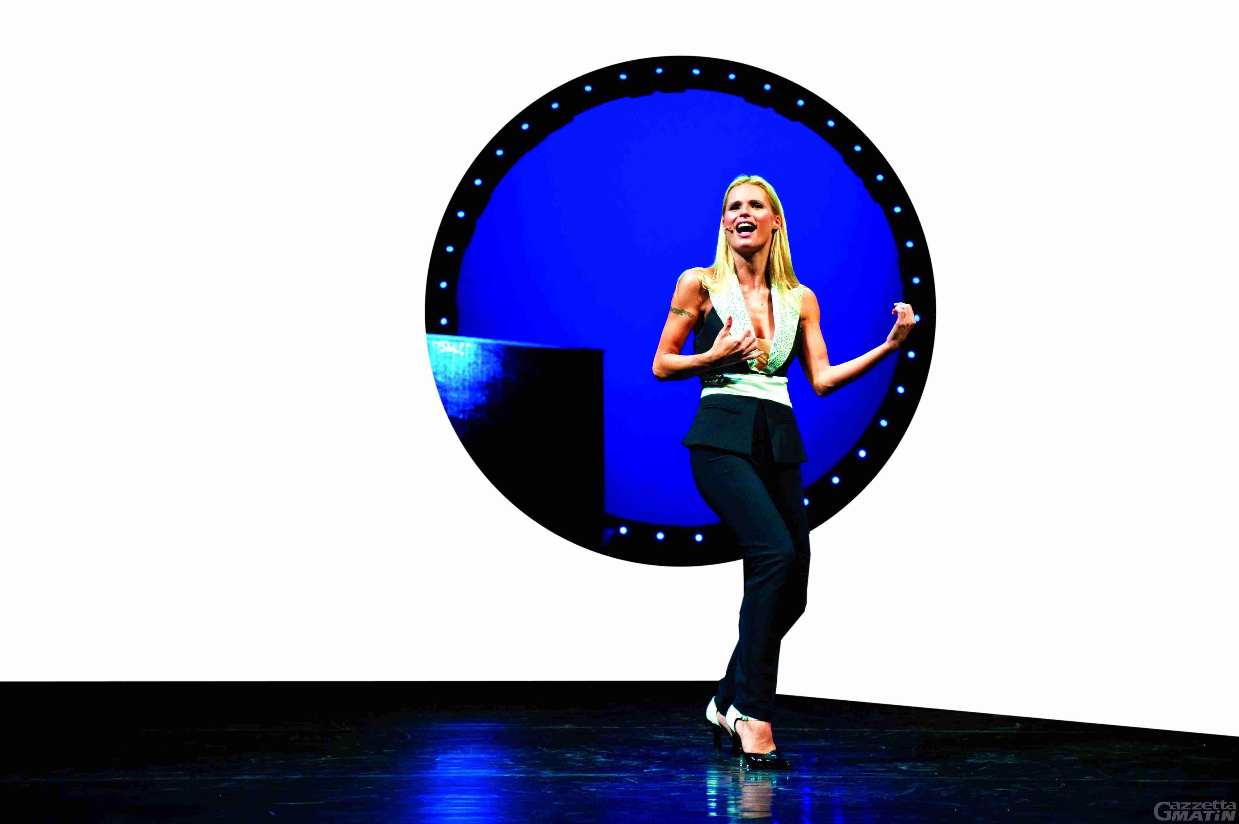 A Michelle Hunziker scappa da ridere – Aosta News, notizie di cronaca ...