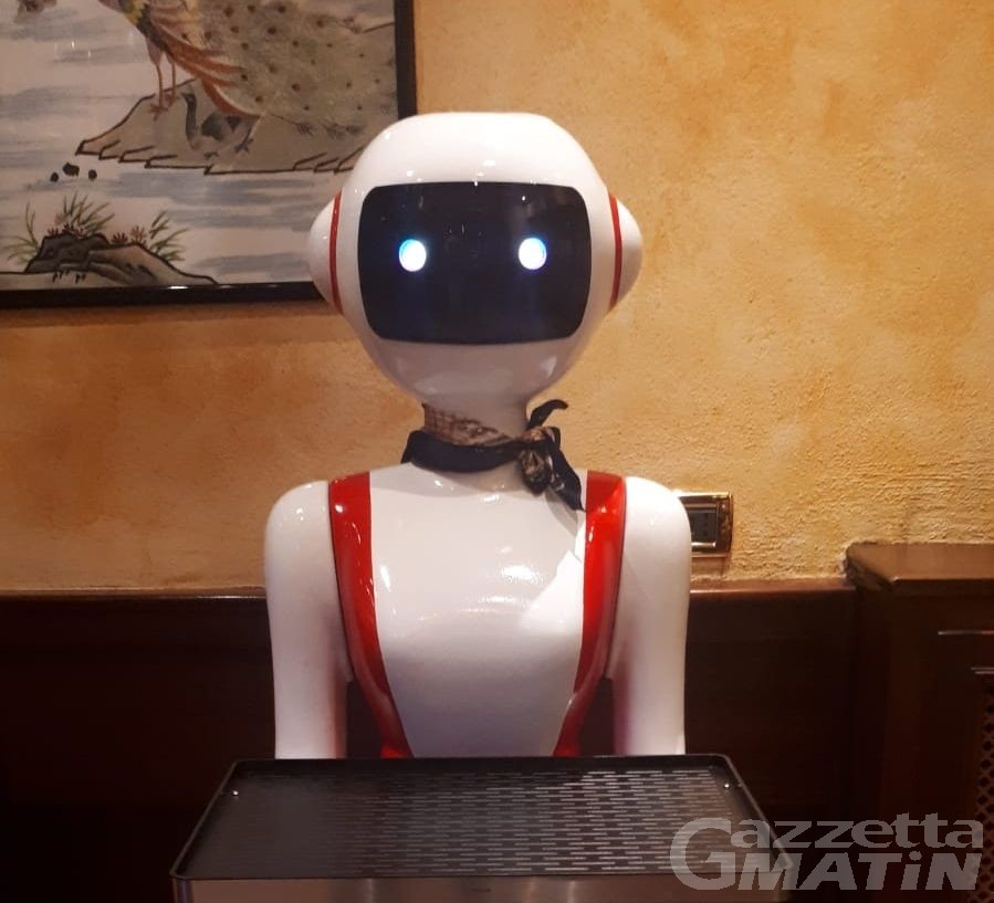 Aosta: ecco il robot cameriere: verso la fine di un'altra professione? (video) - Aosta News ...