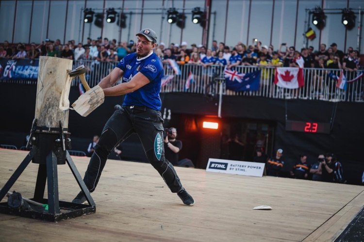 Michel Perrin a caccia del titolo tricolore del bûcheronnage sportif