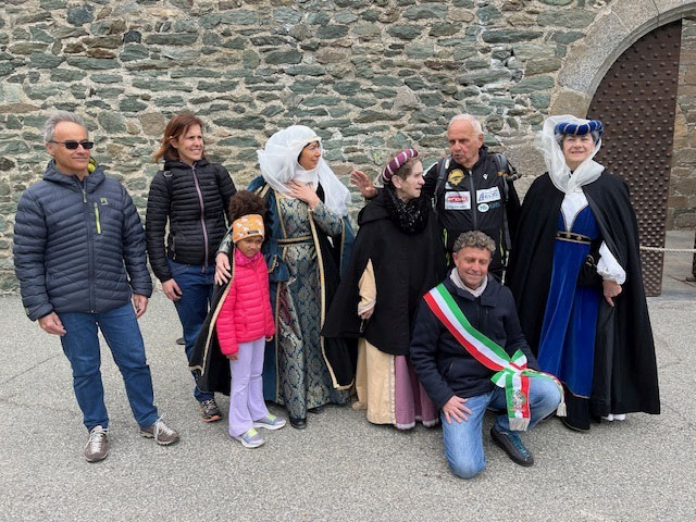 Impresa: Bellière, il corridore di 90 anni, arrivato a Fénis sfidando ...