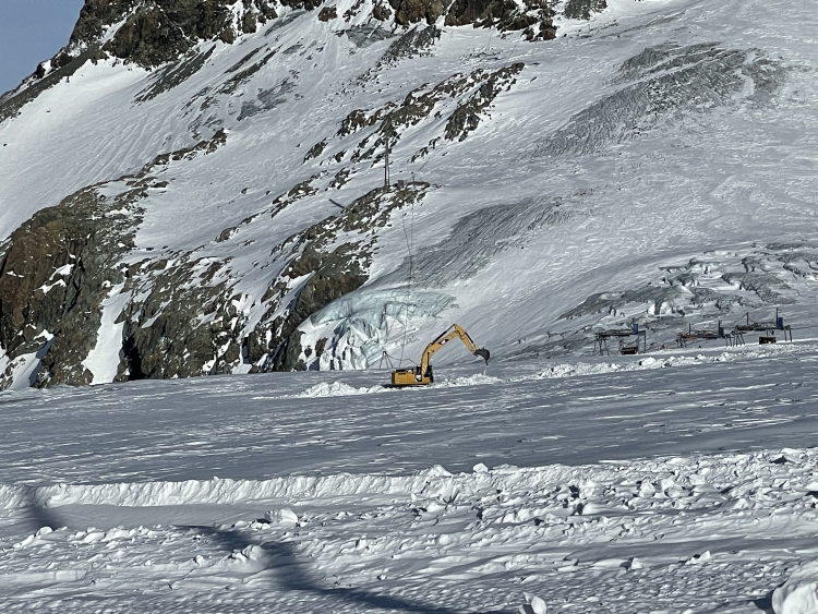 Breuil-Cervinia: ruspe sul ghiacciaio del Teodulo per la Coppa del ...