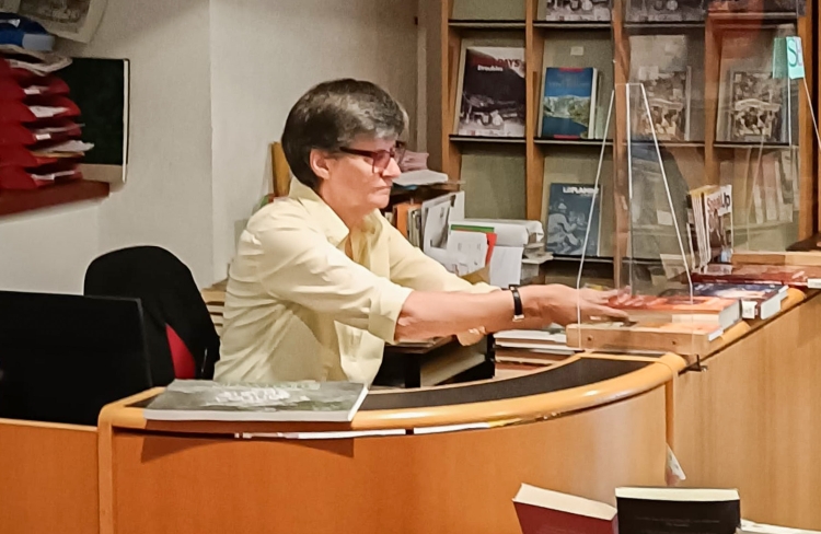 Etroubles: dopo 40 anni va in pensione la storica bibliotecaria ...