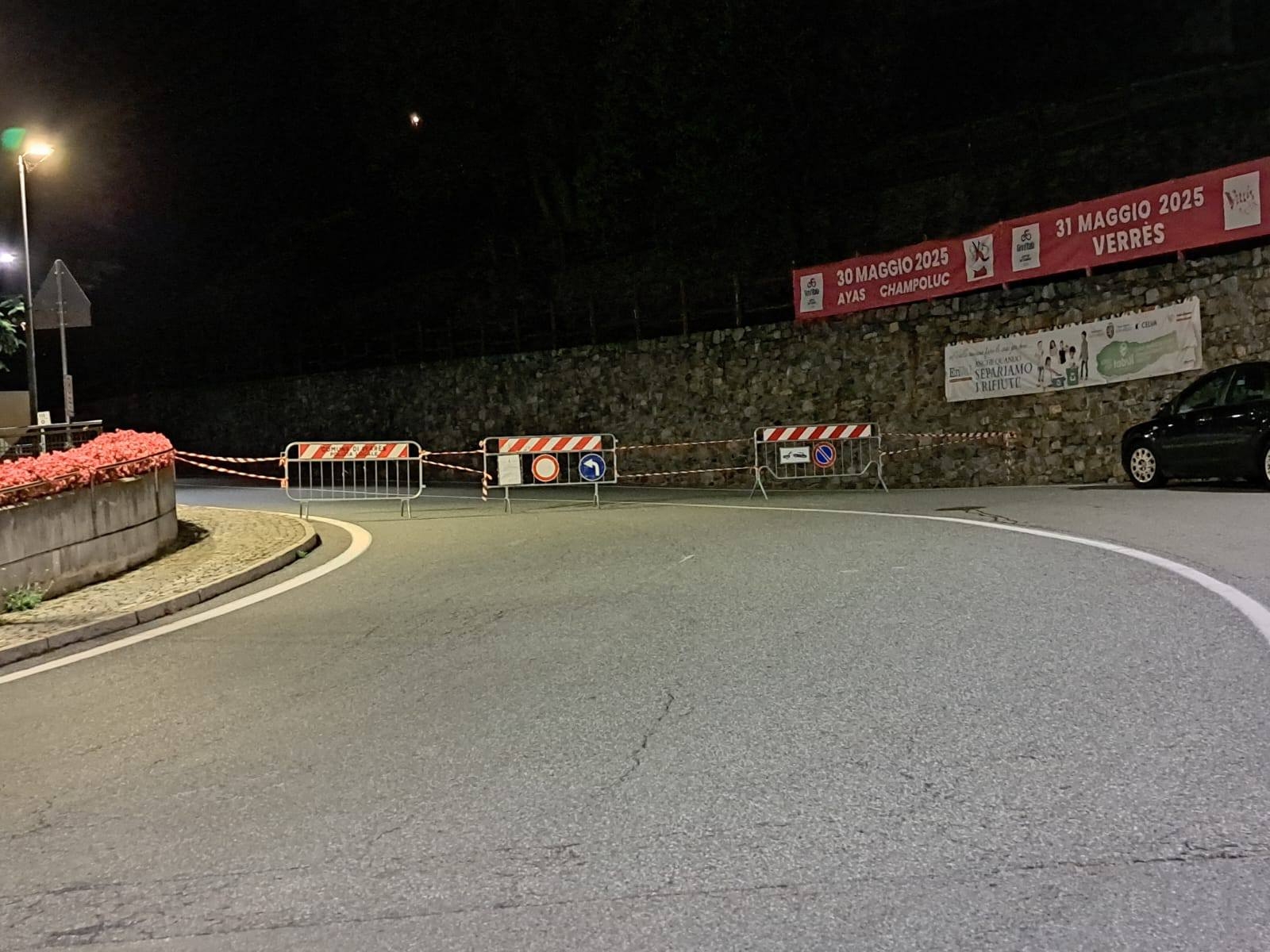 Verrès, frana sulla regionale 45 per la Val d'Ayas: strada chiusa