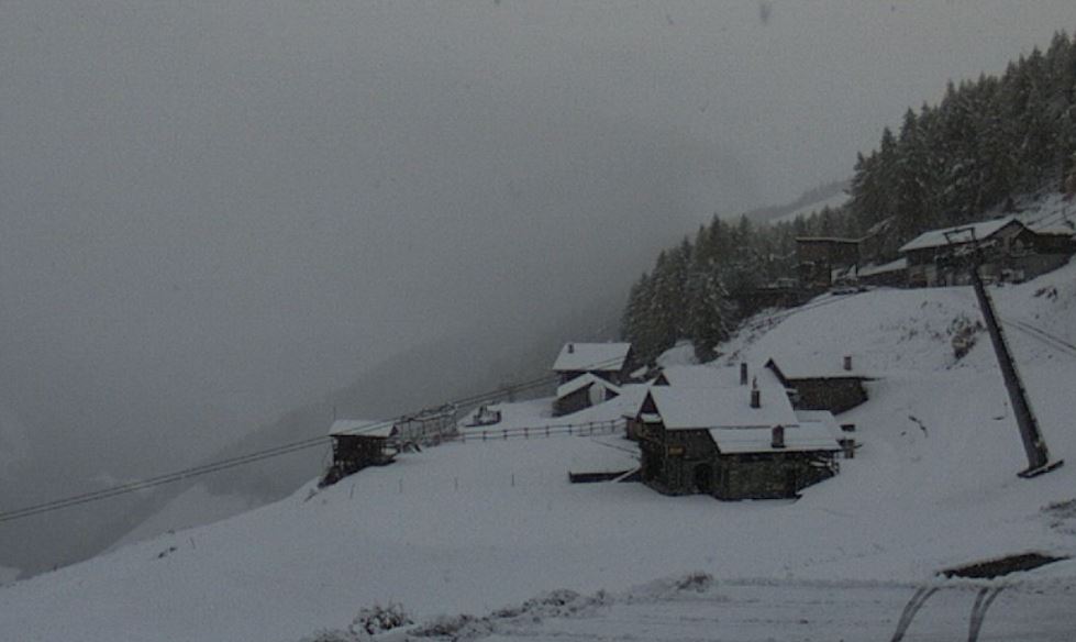 Valle d'Aosta: è arrivata la prima neve, inizio vendita skipass stagionali