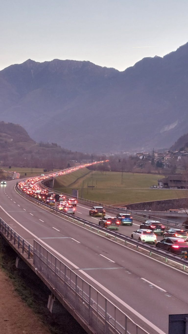 Ponte Immacolata Valle d'Aosta, controesodo da incubo: 80 Km di coda